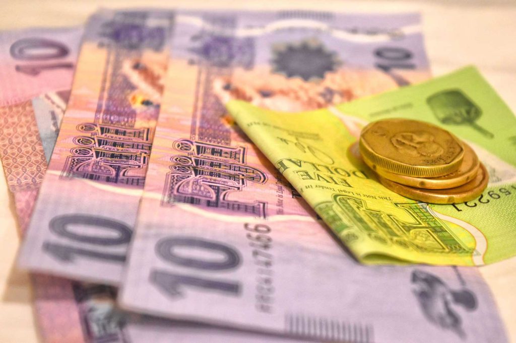 What is the Currency in Fiji? 💵 2025 - Fiji Pocket Guide