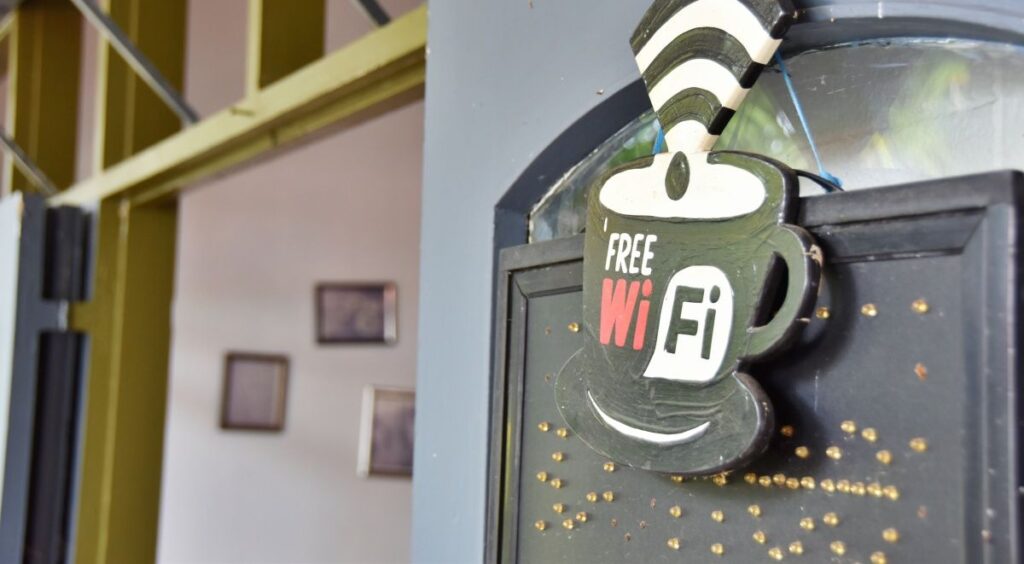 How to Get Internet & WiFi in Fiji 🌐 [2025] - Fiji Pocket Guide