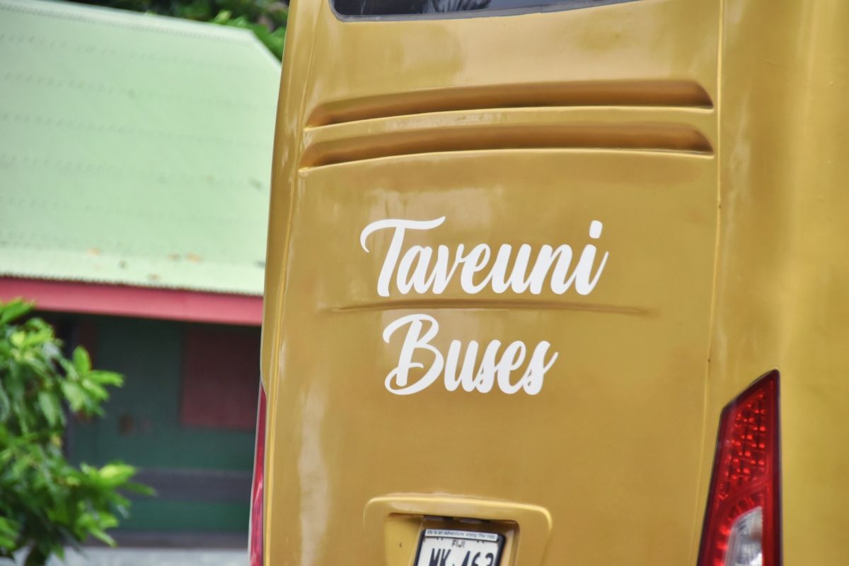 How to Travel Around Fiji by Bus 🚍 [2025] - Fiji Pocket Guide