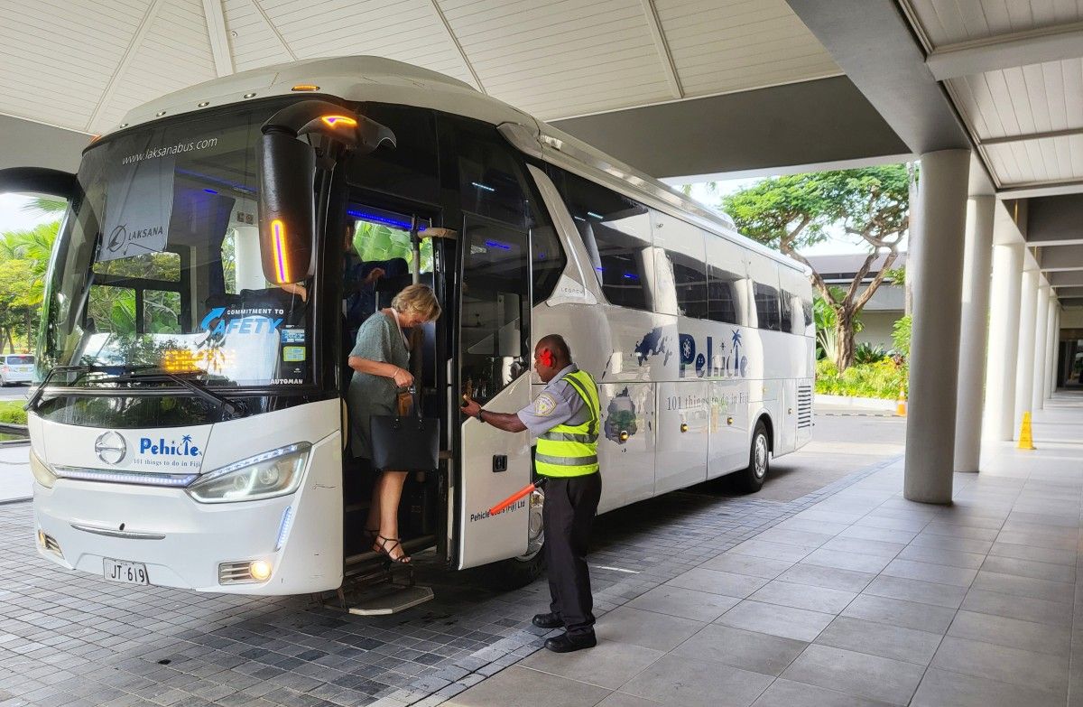 How to Travel Around Fiji by Bus 🚍 [2026] - Fiji Pocket Guide