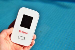 How to Get Internet & WiFi in Fiji 🌐 [2025] - Fiji Pocket Guide